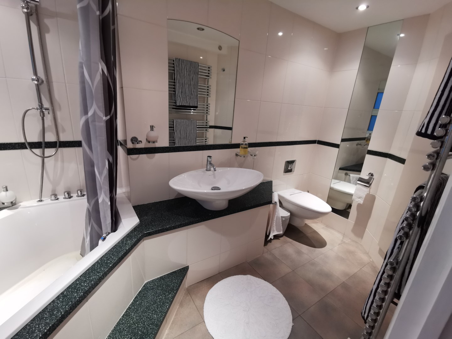 La-de-Da, Flat 15 Kelvin Court, Frinton-on-Sea - Frinton Holiday Lets ...